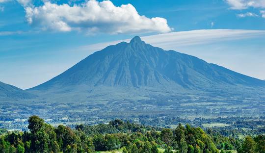What to pack for Mount Bisoke hike In Rwanda | Rwanda Safaris